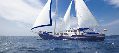 Galapagos Islands & Ecuador Travel | History, Geography, Culture & Wildlife